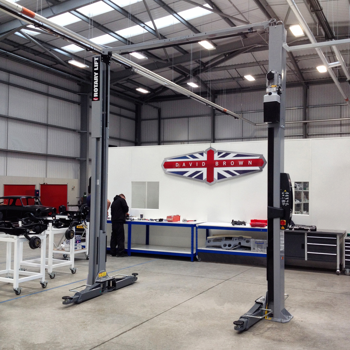 A lift that ticks all the boxes! – Bullworthy Garage Equipment